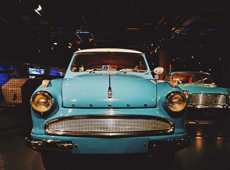 Interpreting the Blue Car in Your Dreams - Fantasy Interpretations